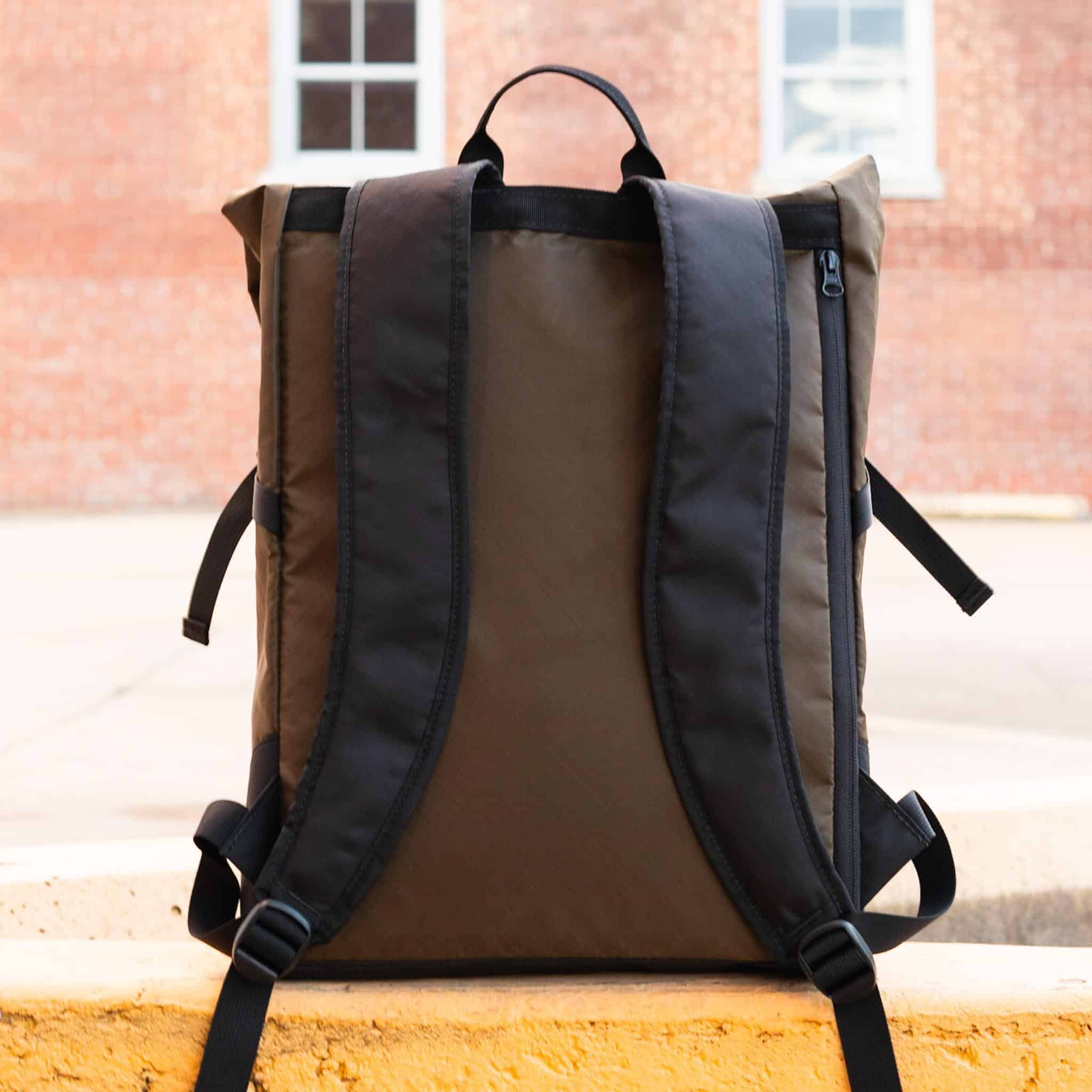 Commuter Center-zip Backpack 18L - Crimson Serpents Outpost