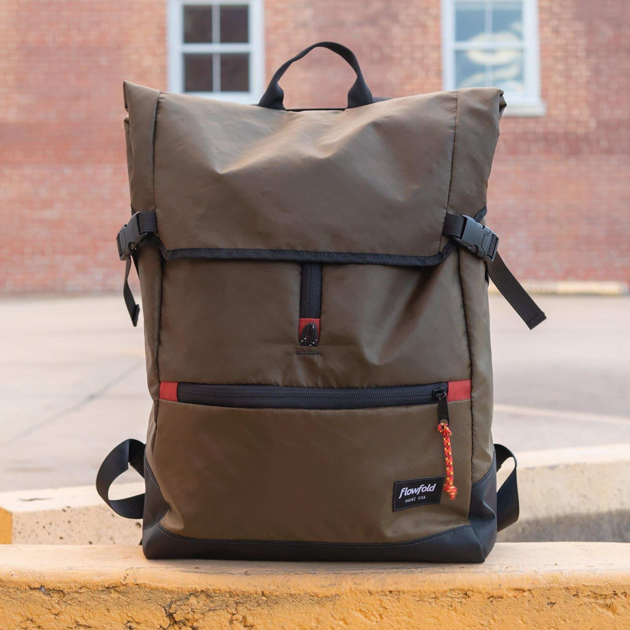 Commuter Center-zip Backpack 18L - Crimson Serpents Outpost